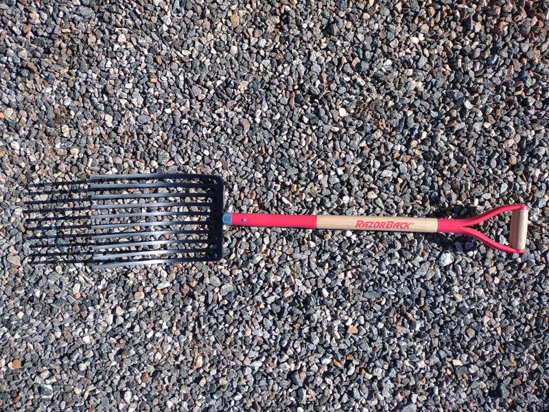Razor-Back 30-in L Wood-Handle Steel Mulch Fork 76107 at Lowes.com