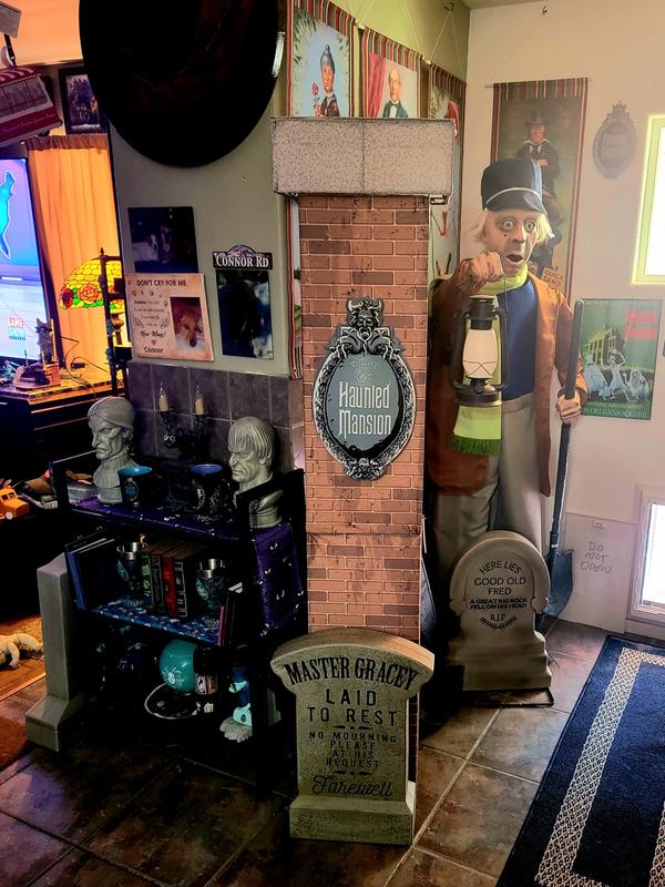 Disney 6-ft The Haunted Mansion Wall Column Decoration 552867 at Lowes.com