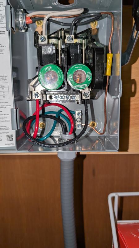 Square D 30 Amp Single Phase (120V/240V) Fusible Indoor Light-duty ...