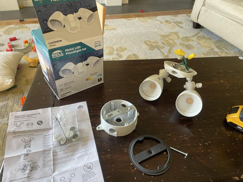 Hubbell Bell 250-Watt EQ LED White 2-Head Switch-Controlled Flood Light ...