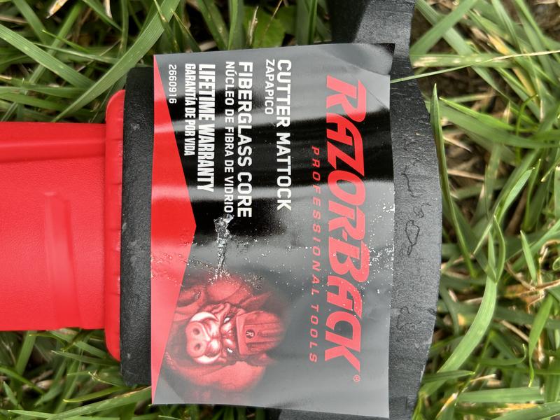 Razor-Back 5-lb Fiberglass-Handle Forged Steel Cutter Mattock 4117000 ...