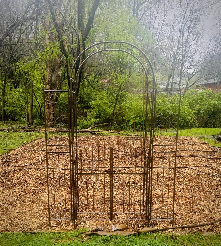Outsunny 7ft Metal Garden Arbor Garden Arch with Gate Fleur De Lis ...