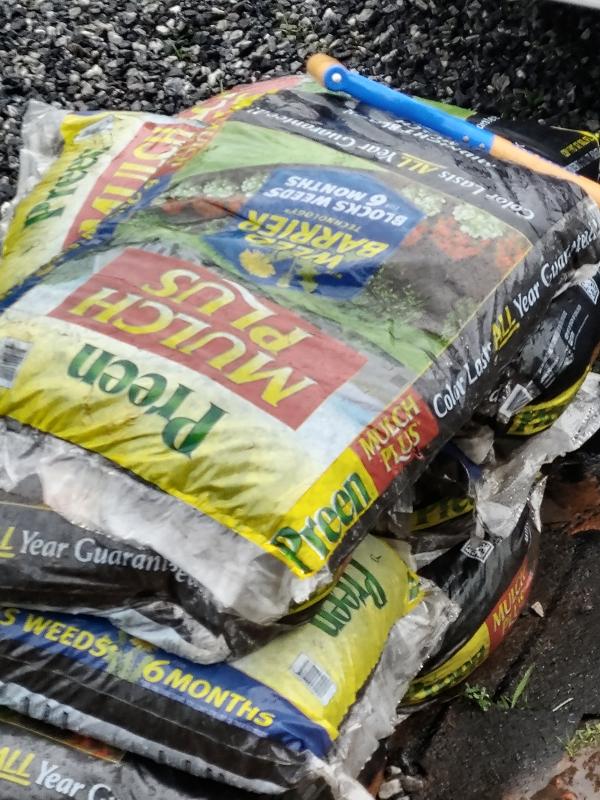Oldcastle 2.0 -cu ft Black Pine Mulch plus weed control mulch in the ...