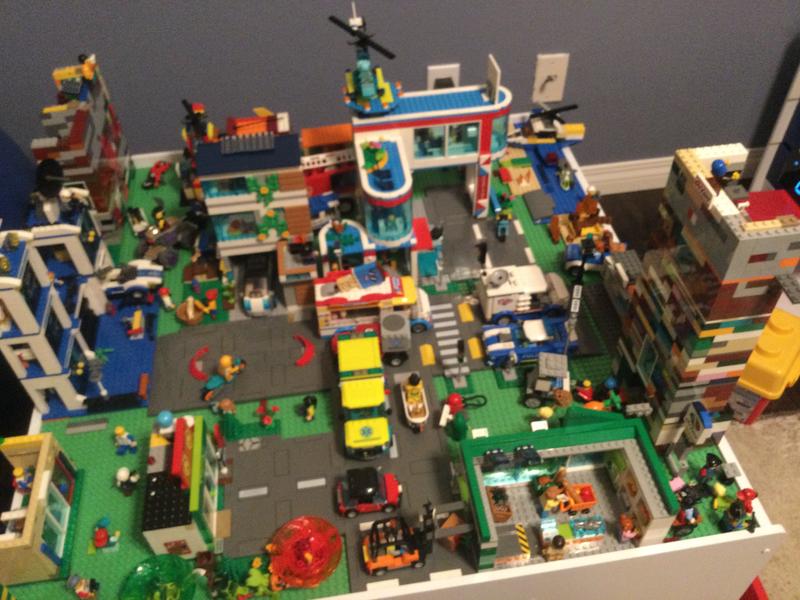 LEGO® City Hospital, 816 Pieces - Macy's