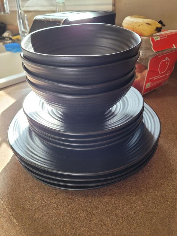 Oneida 12-Piece Black Stoneware Dinnerware 895938 at Lowes.com