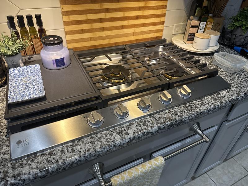 LG 36-in 5 Burners Stainless Steel Gas Cooktop CBGS3628N at Lowes.com
