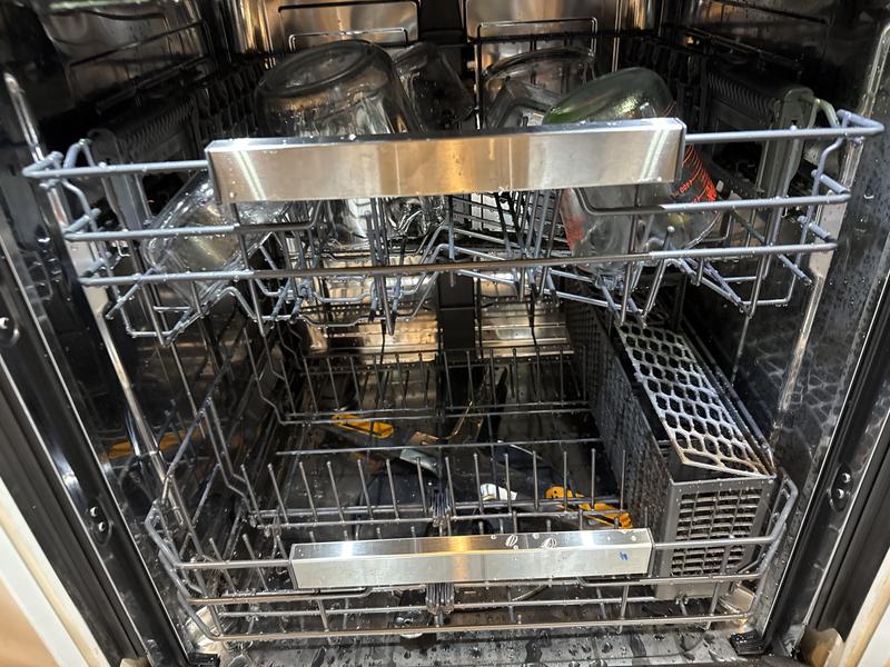 LG FlushFit 24-in Top Control Built-in Dishwasher ( Printproof ...