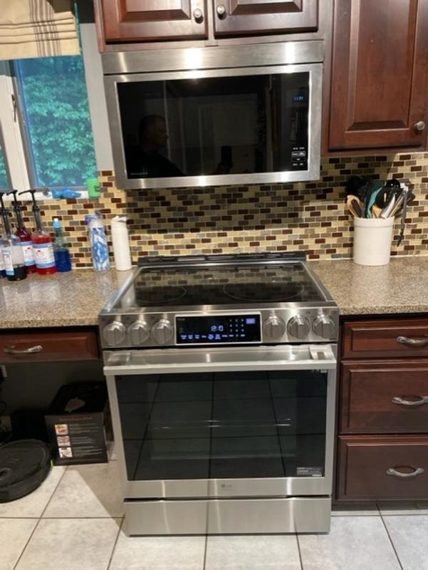 LG STUDIO 30-in Glass Top 5 burners 6.3-cu ft Air Fry Convection Oven ...