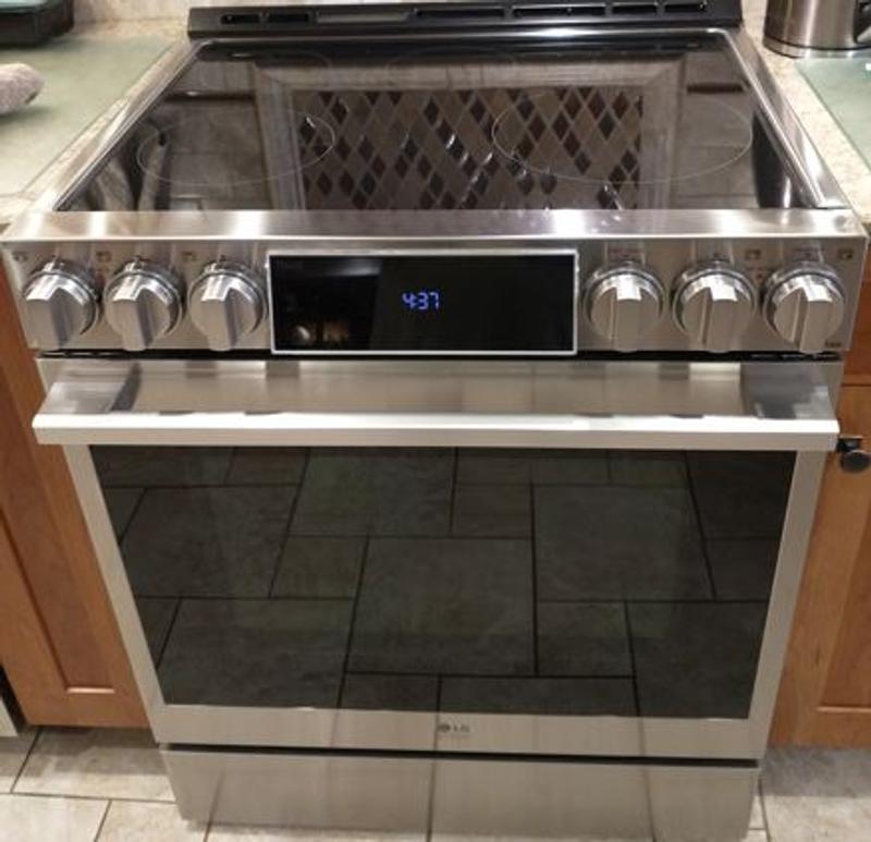 LG STUDIO 30-in 5 Burners 6.3-cu ft Self-cleaning Air Fry Convection ...