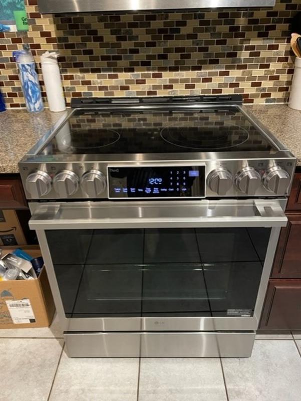 LG STUDIO 30-in Glass Top 5 burners 6.3-cu ft Air Fry Convection Oven ...