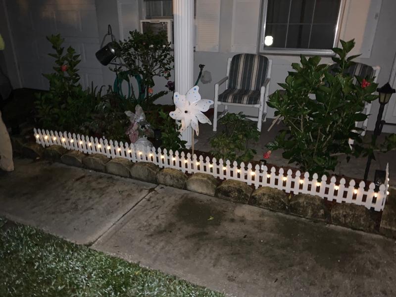 Garden Border Fence With Solar Lights - Garden Design Ideas