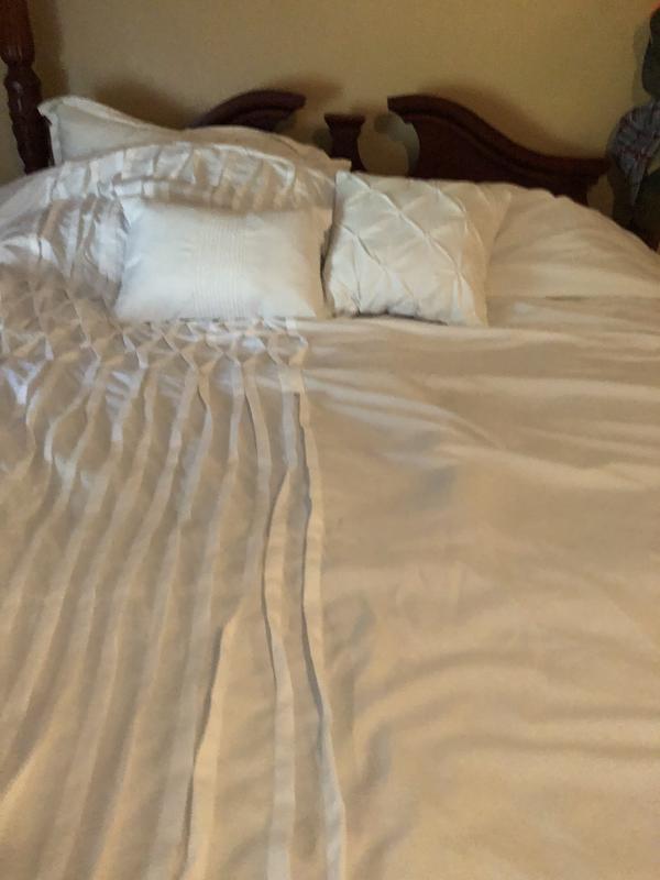 Lush Decor White Solid King Comforter with (Fill) 16T007068 at Lowes.com