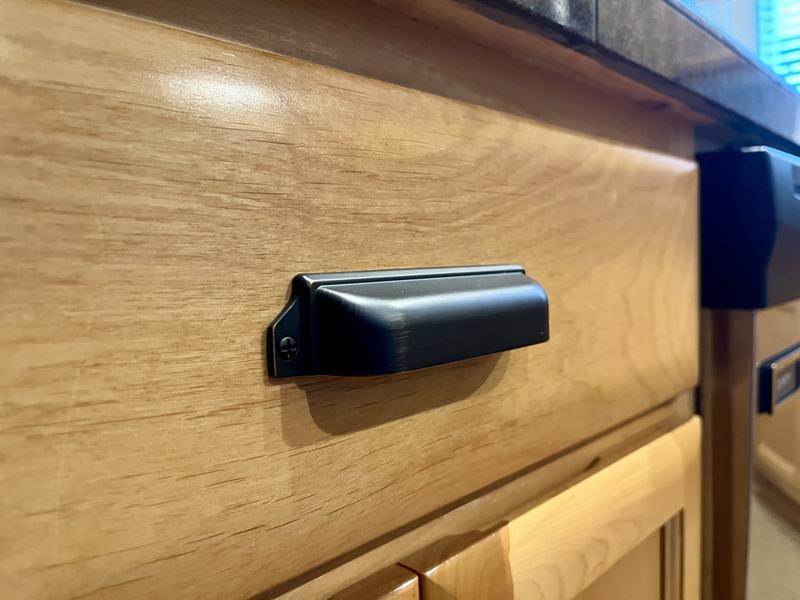 Amerock Eleva 1-3/16-in Oil-Rubbed Bronze Square Traditional Cabinet ...