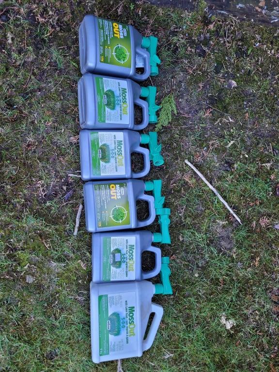Lilly Miller 1 gal. Moss Out! for Lawns at Tractor Supply Co