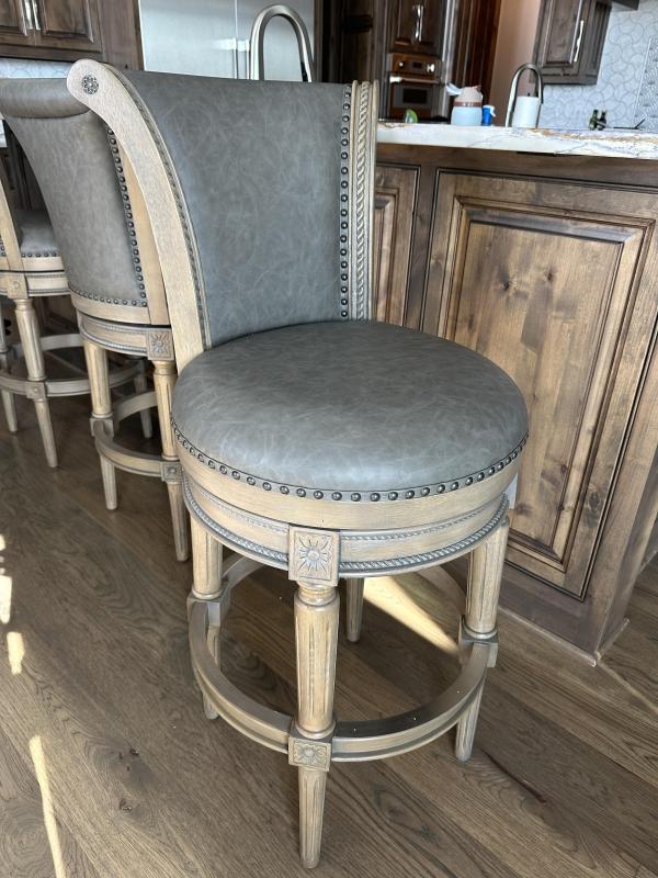 Maven Lane 31in Pullman Bar Stool In Reclaimed Oak Finish With Ronan ...