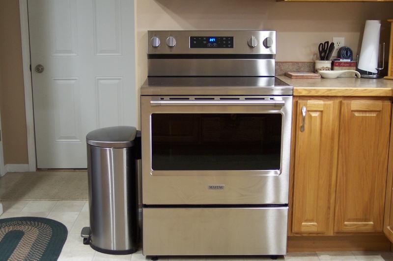 Maytag 30-in Glass Top 5 Burners 5.3-cu ft Steam Cleaning Freestanding ...