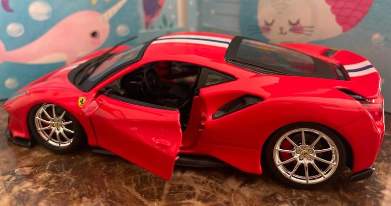 Maisto Authentic 1:24 Scale Ferrari 488 Pista Diecast Model Kit ...