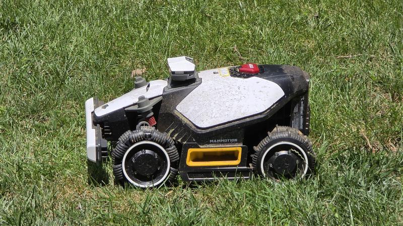 MAMMOTION LUBA mini AWD 800H Robotic Lawn Mower with GPS Assisted ...