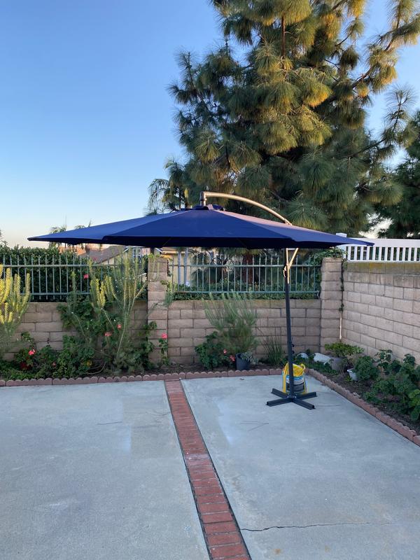 Astella 10-ft Aluminum Green Crank Cantilever Patio Umbrella in the ...