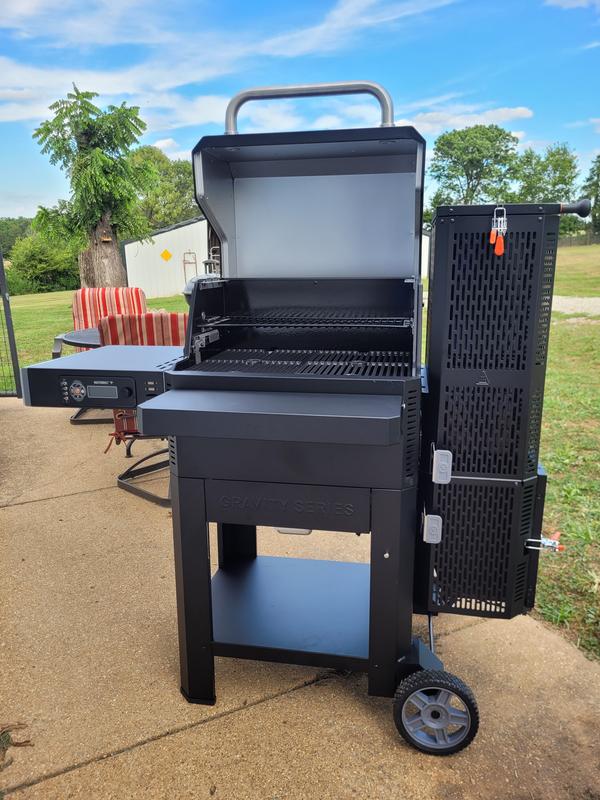 Masterbuilt Gravity Series 600 22-in W Black Charcoal Grill in the ...