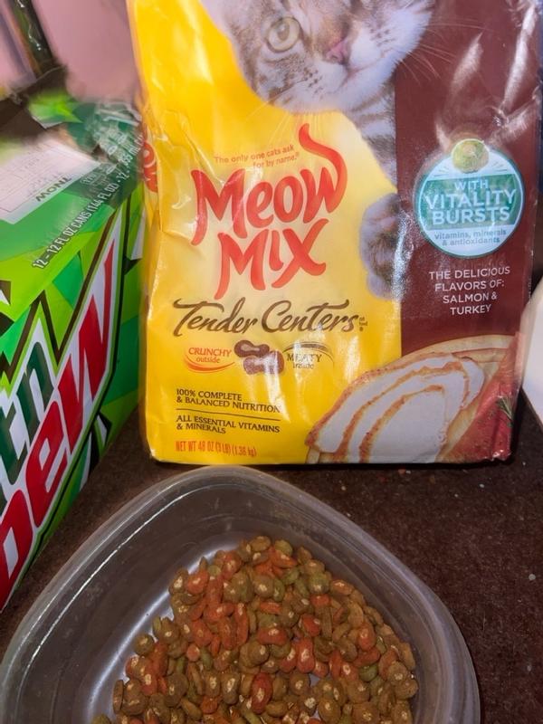 Meow Mix Tender Centers Salmon & Turkey Cat Food 13.5 lbs