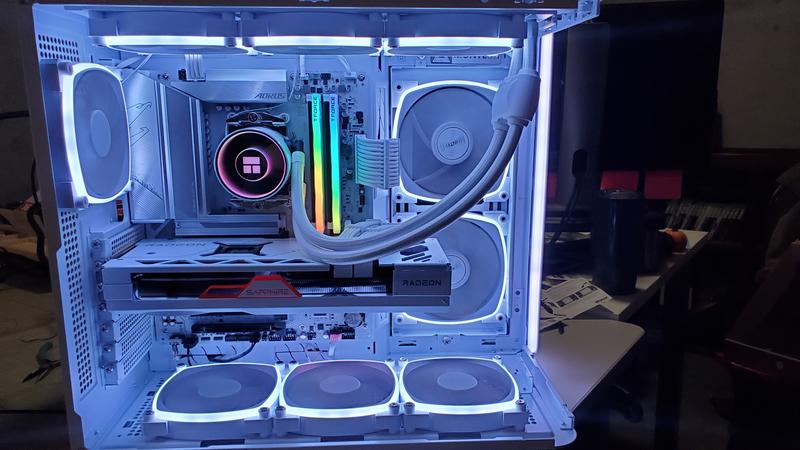 Sapphire Technology AMD Radeon RX 7800 XT Pure Triple Fan Sapphire Technology AMD Radeon RX 7800 XT Pure Triple Fan