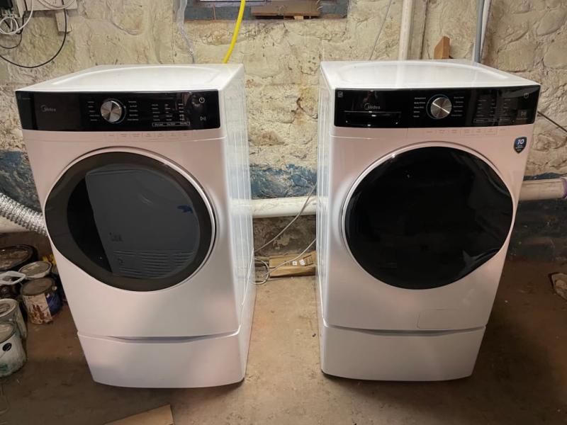 Midea High Efficiency Stackable Medium Front-Load Washer ( White ...