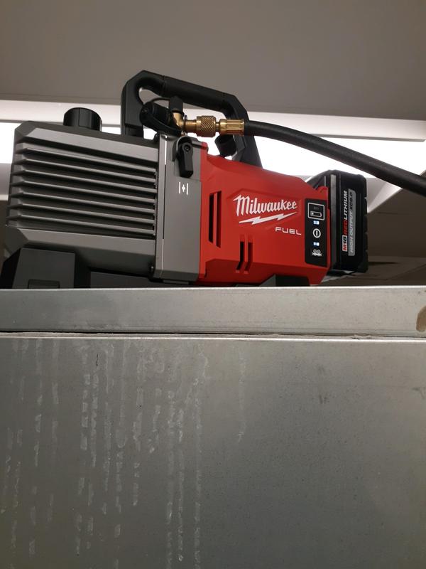 Milwaukee M18 FUEL CFM Vacuum Pump Kit 2941-21