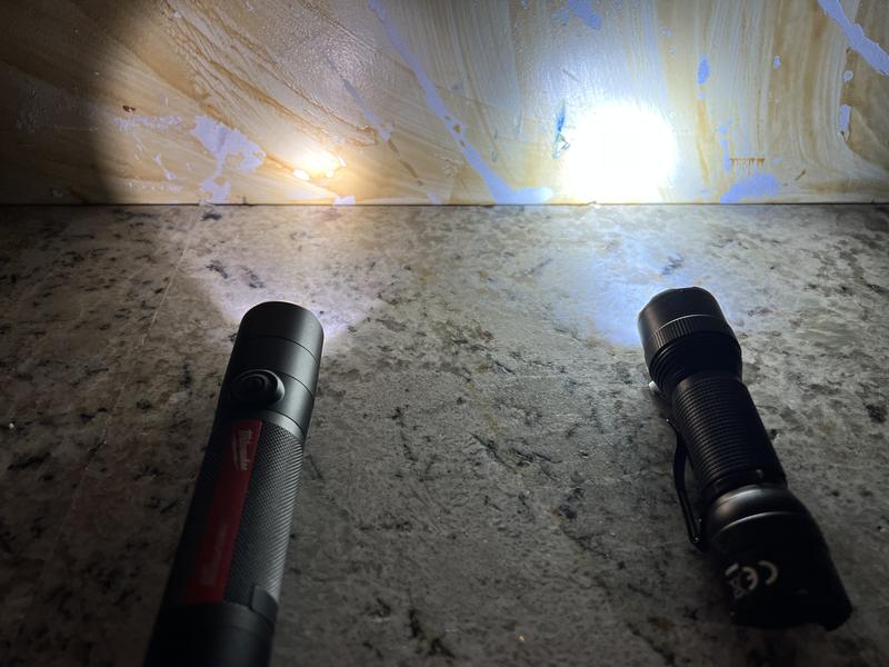 Milwaukee Electric Tools MLW2110-21 USB Rechargeable 700L Flashlight at ...