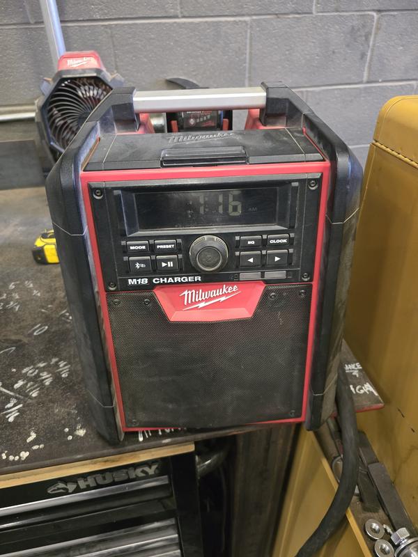 Milwaukee Milwaukee 2792-20 M18 Jobsite Radio and Charger at Lowes.com