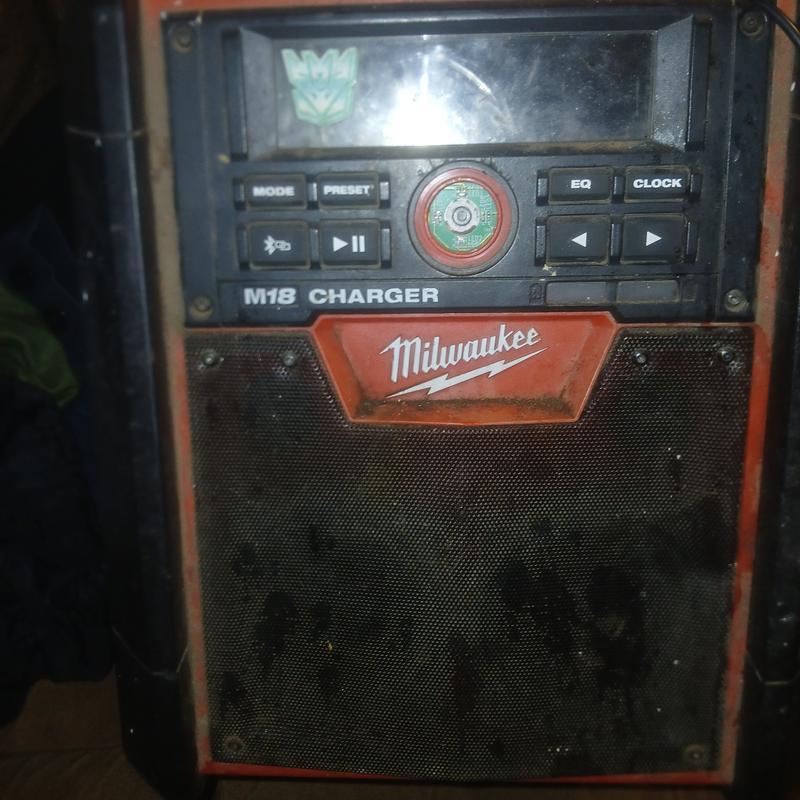Milwaukee Milwaukee 2792-20 M18 Jobsite Radio and Charger at Lowes.com