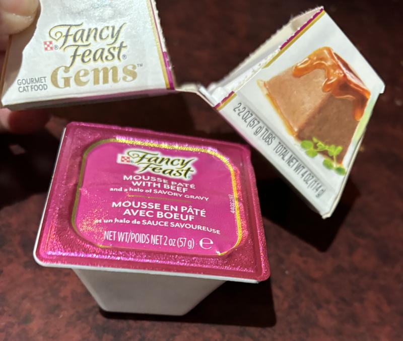 FANCY FEAST Gems Mousse Beef & a Halo of Savory Gravy Pate Wet Cat Food ...