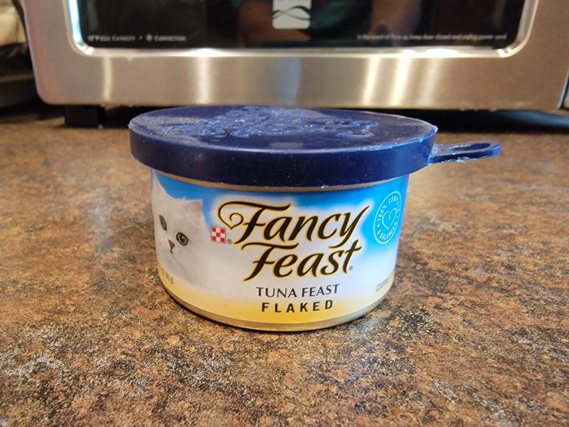FANCY FEAST Flaked Tuna Feast Wet Cat Food, 3-oz, case of 24 - Chewy.com