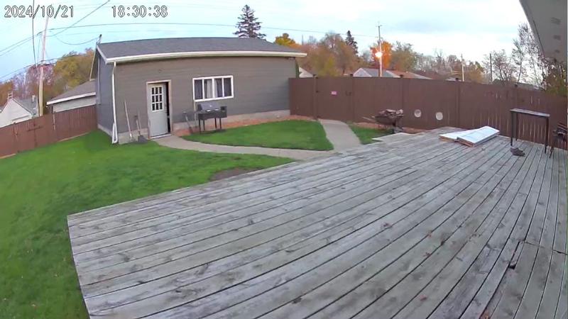 Chamberlain myQ Smart Secure Outdoor 1-Channel 1-Camera 1080P Plug-in ...