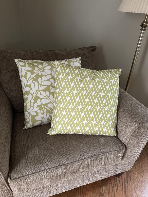 Waverly Waverly Pillows 20-in x 20-in Yellow Square Indoor Decorative ...