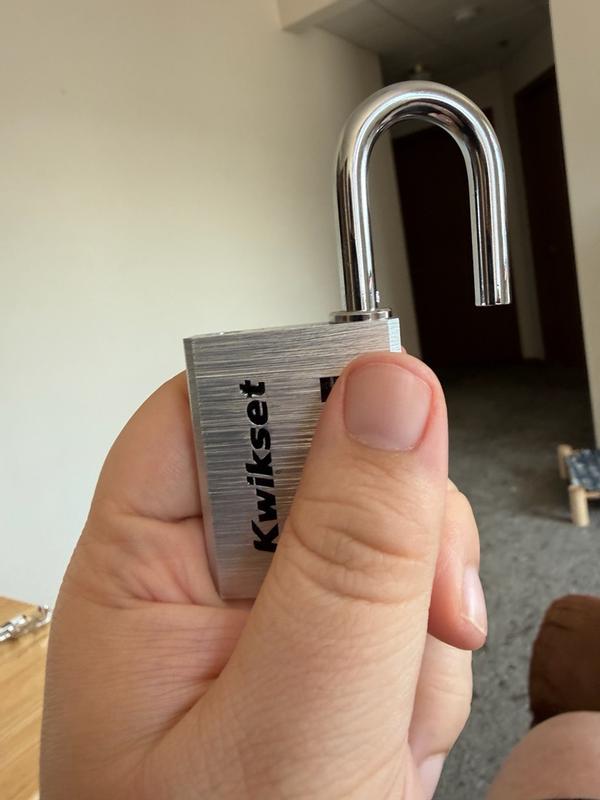 Kwikset Kwikset Combination Padlock, 1-1/2-in Wide x 1-3/16-in Shackle ...