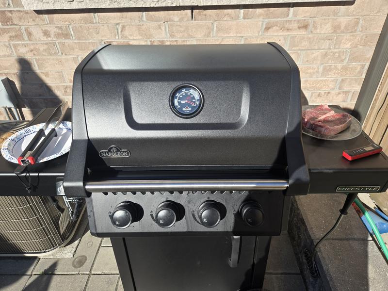 NAPOLEON Freestyle 425 Graphite Grey 4 -Burner Liquid Propane Gas Grill ...