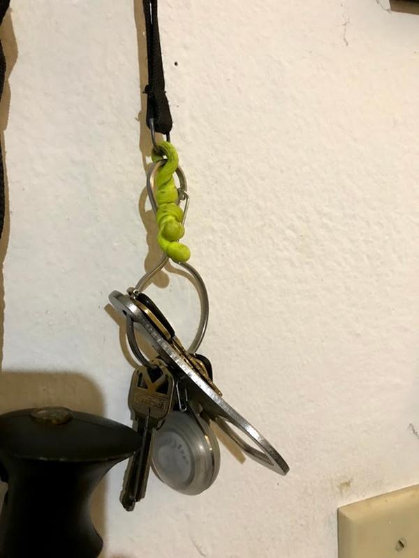 Nite Ize Stainless Steel Infinity Keychain with Carabiner Clip - Easy ...