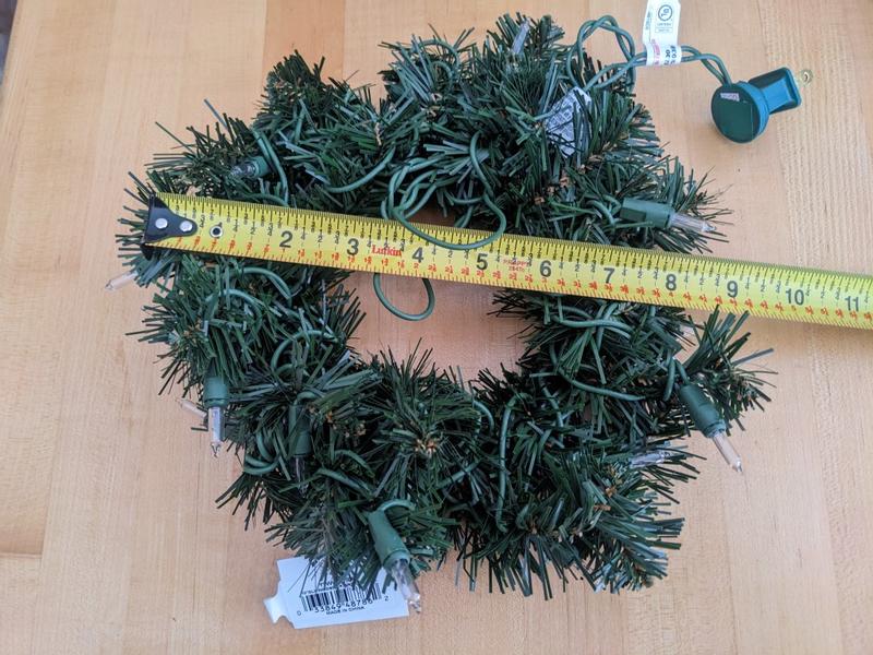 Northlight 10-in Pre-lit Indoor Green Pine Artificial Christmas Wreath ...