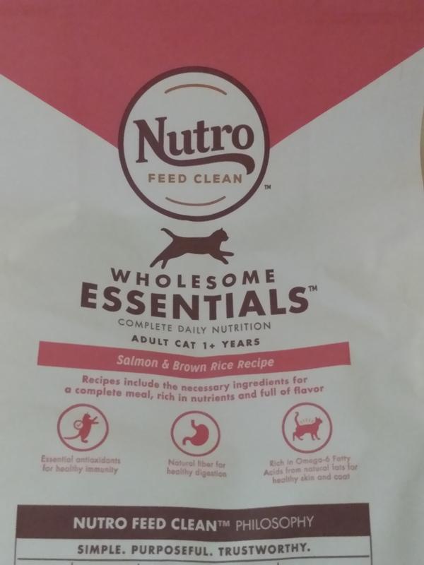 Nutro Wholesome Essentials Adult Cat Salmon & Brown Rice Recipe Cat Kibble Natural Dry Cat Food ...
