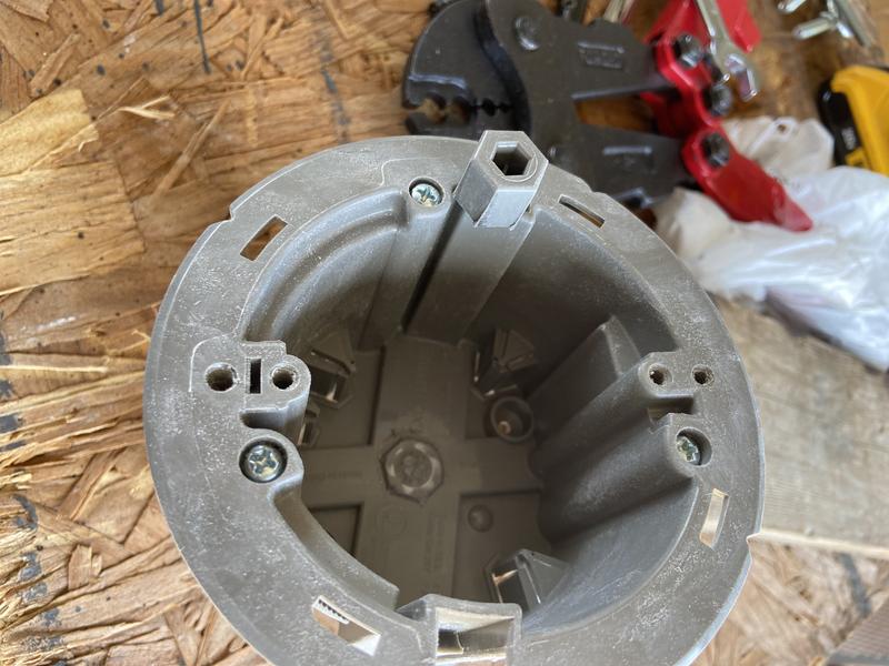 Southwire Smart box 1 -Gang Polycarbonate Old work Round Electrical Box ...