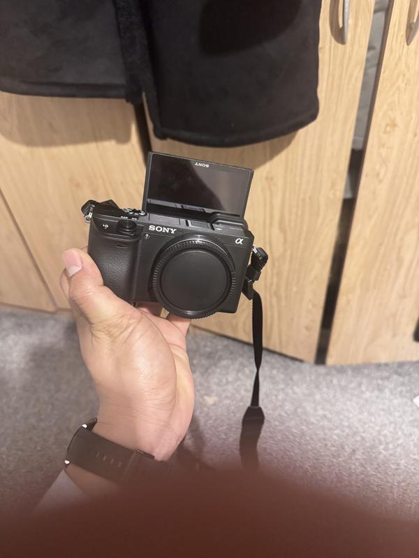 Sony Alpha A6400 with 18-135mm Lens Black | Henry's Sony Alpha A6400 with 18-135mm Lens Black | Henry's
