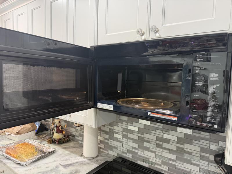 Samsung Bespoke 2.1-cu ft Over-the-Range Microwave with Sensor Cooking ...