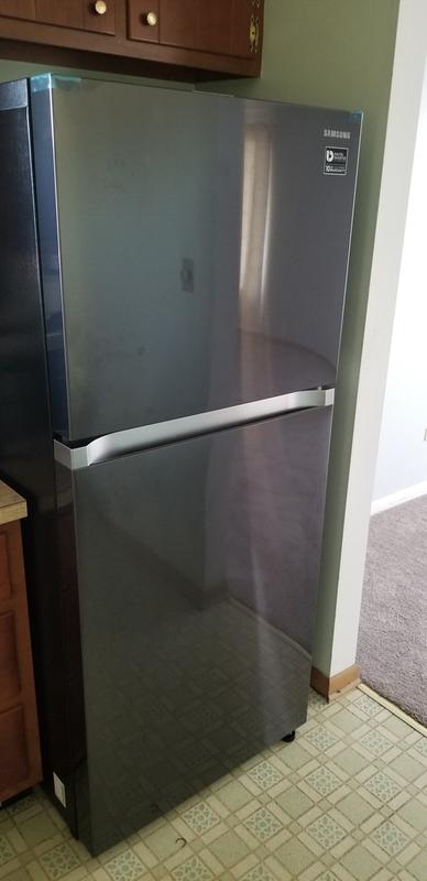 Samsung RT18M6215SG/AA 18 cu. ft. Top-Freezer Refrigerator with ...