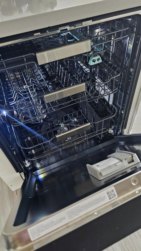 Samsung StormWash+ with 3rd Rack Wash System 24-in Top Control Built-in ...