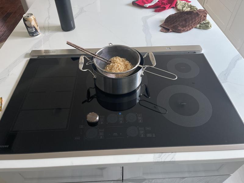 Samsung Premium Plus 36-in 5 burners Stainless steel Induction Cooktop ...