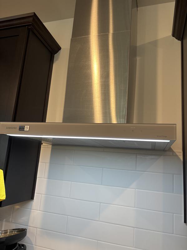 Samsung Bespoke 30-in Convertible 390-CFM White Glass Wall-Mounted ...