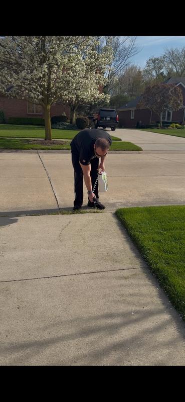 Shop ORTHO GroundClear Year-Long Weed Control System: Ready-to-Use ...