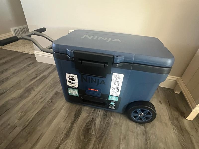 Ninja FrostVault Blue 45 Quart(s) Hard Insulated Wheeled Chest cooler ...