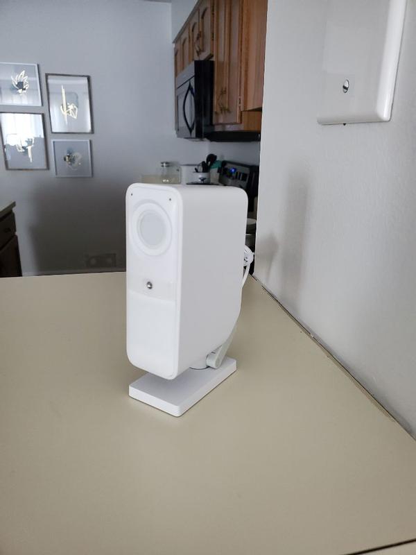 SimpliSafe Smart Alarm Wireless Indoor Security Camera Indoor 1-Camera Battery-operated Stick Up ...